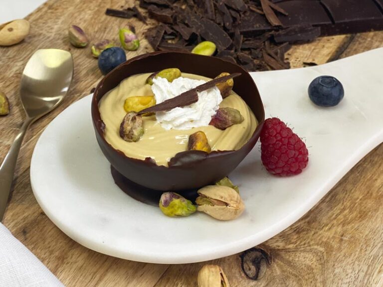 Chocolate Balloon Bowls With Pistachio Mousse Recipe - Urban Mamaz
