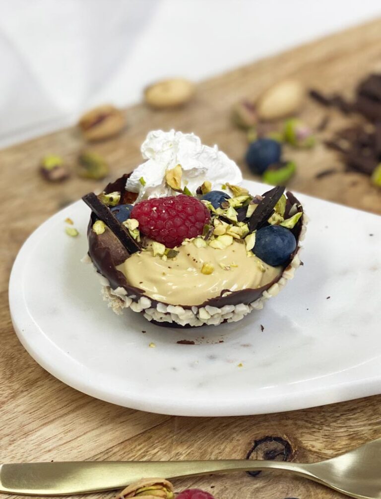 Chocolate Balloon Bowls With Pistachio Mousse Recipe - Urban Mamaz