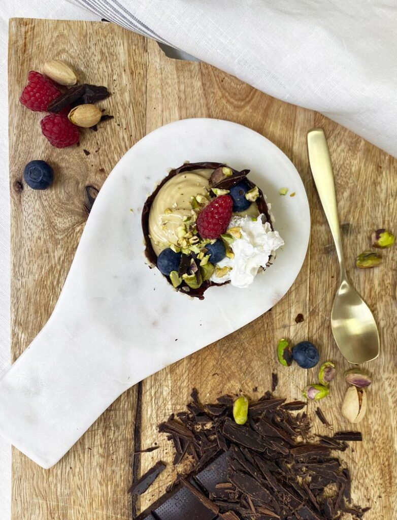 Chocolate Balloon Bowls With Pistachio Mousse Recipe - Urban Mamaz