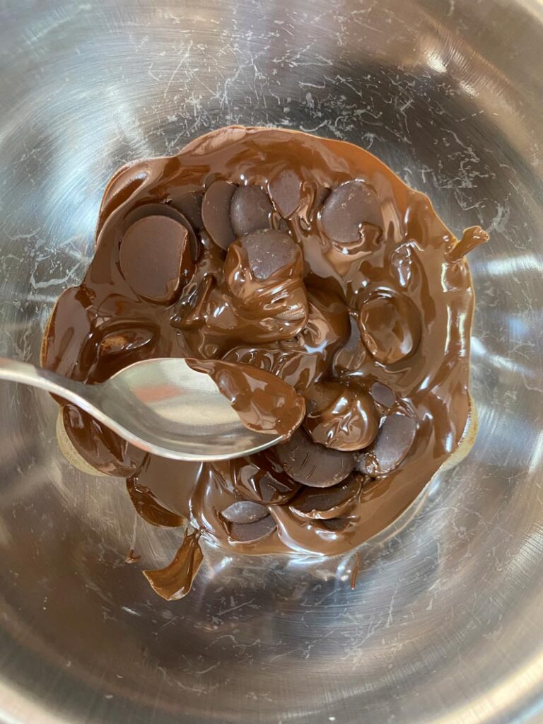 Chocolate Balloon Bowls With Pistachio Mousse Recipe - Urban Mamaz