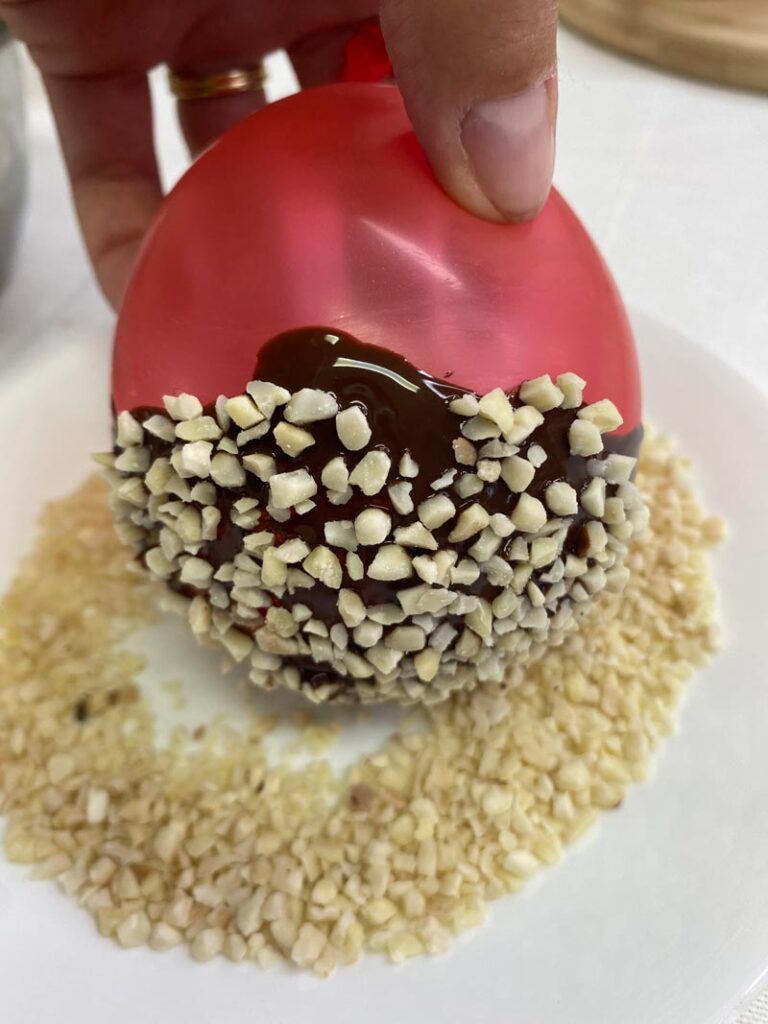 Chocolate Balloon Bowls With Pistachio Mousse Recipe - Urban Mamaz