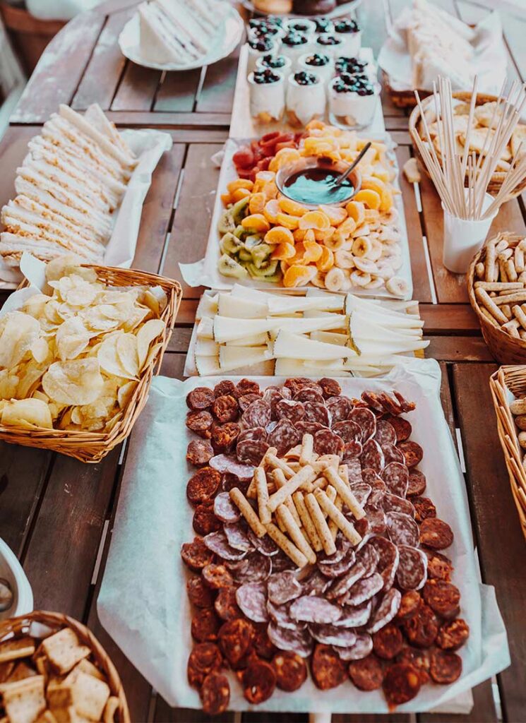 15 Graduation Party Food Ideas Everyone Will Be Obsessed With - Urban Mamaz