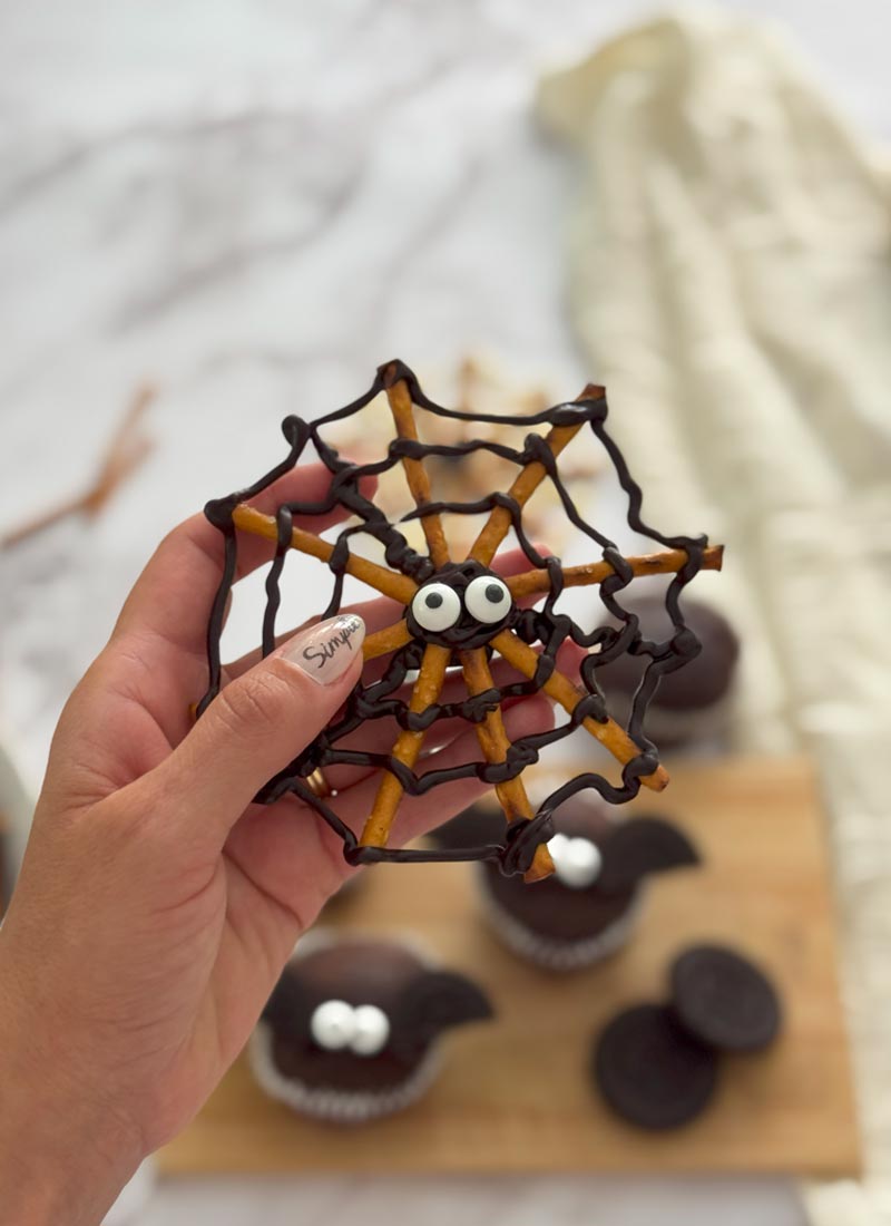 20-Minute Chocolate Pretzel Spider Webs For Halloween - Urban Mamaz
