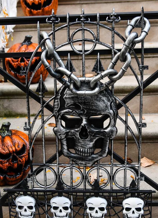 21+ Fun Halloween Office Decor Ideas to Ring in Spooky Season - Urban Mamaz